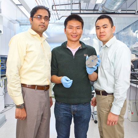 Synaptic transistor learns while it computes